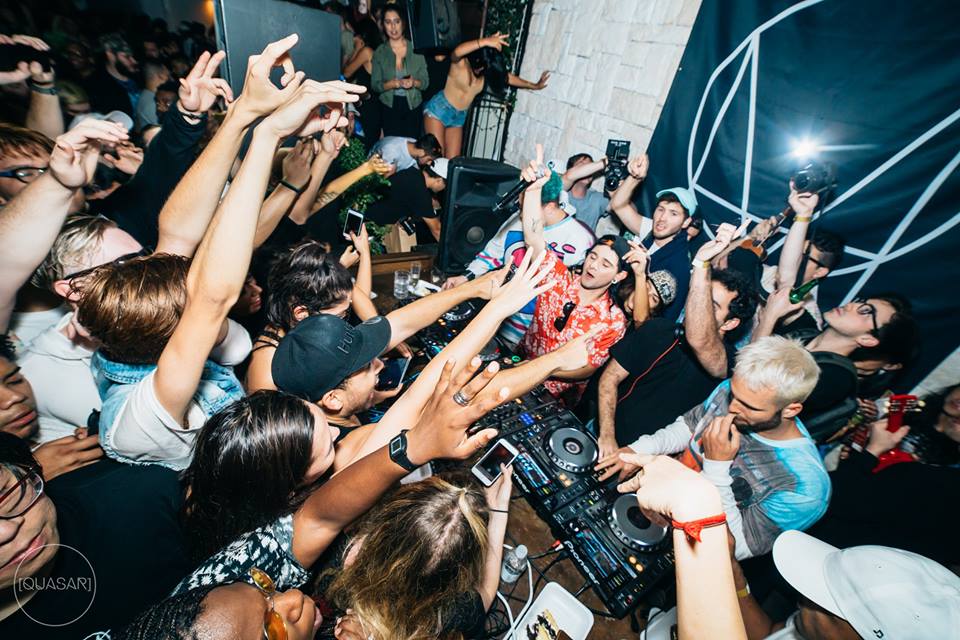 Pop-up and party-up: spontaneous concerts powered by social media ...